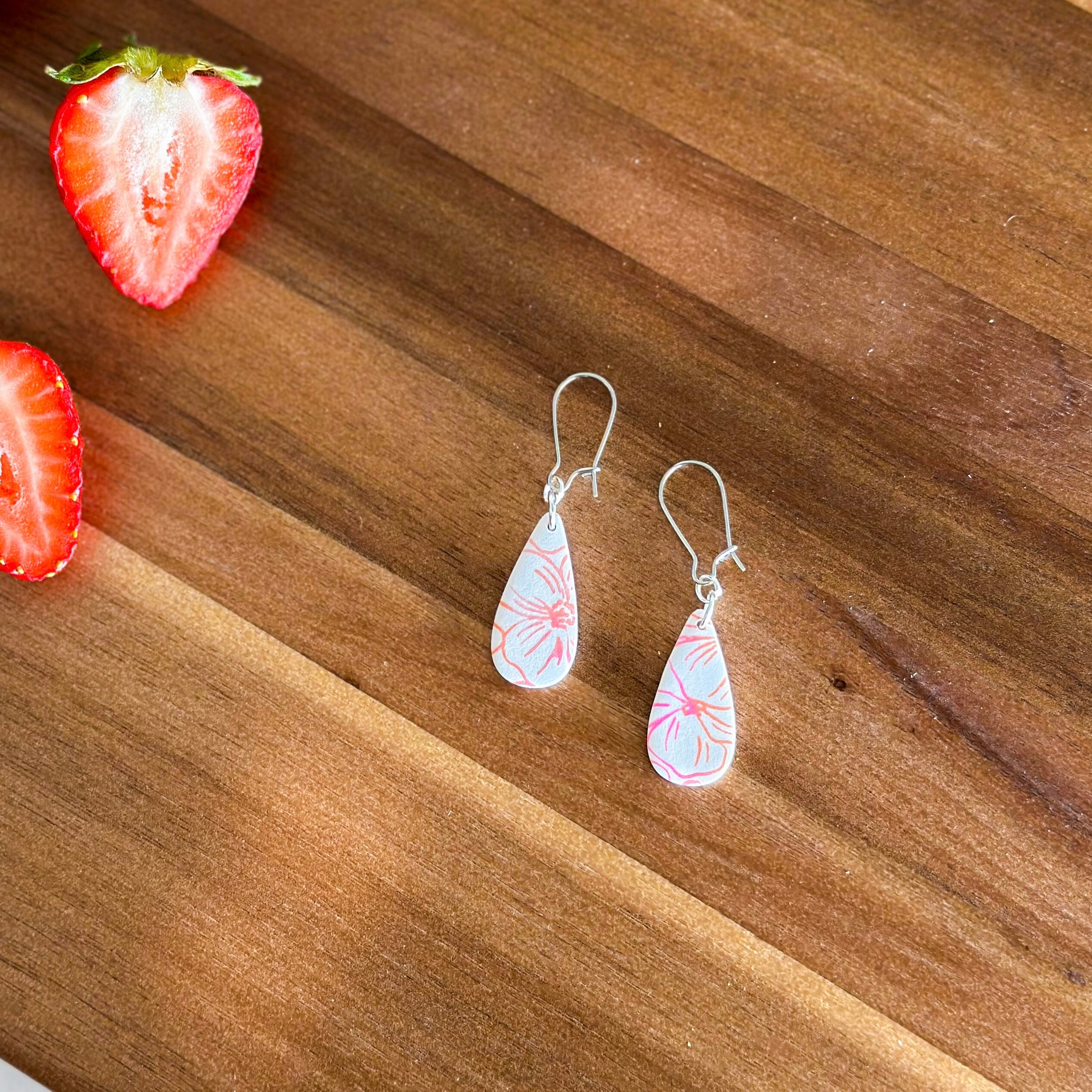 Tropical Drop Aretes – Milky Co.