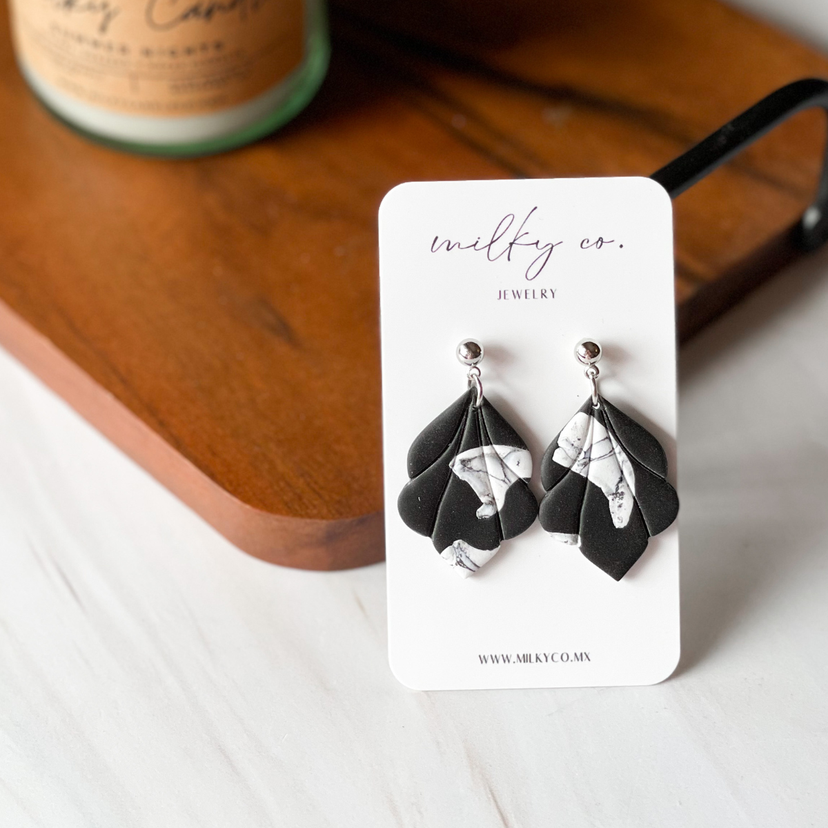 Large Mer BW Matte Aretes – Milky Co.