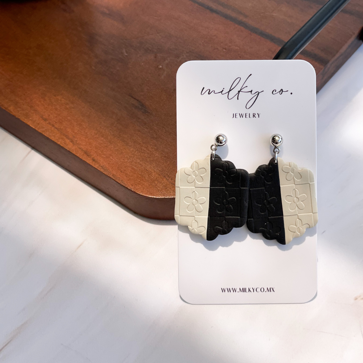 Mirror Aretes – Milky Co.